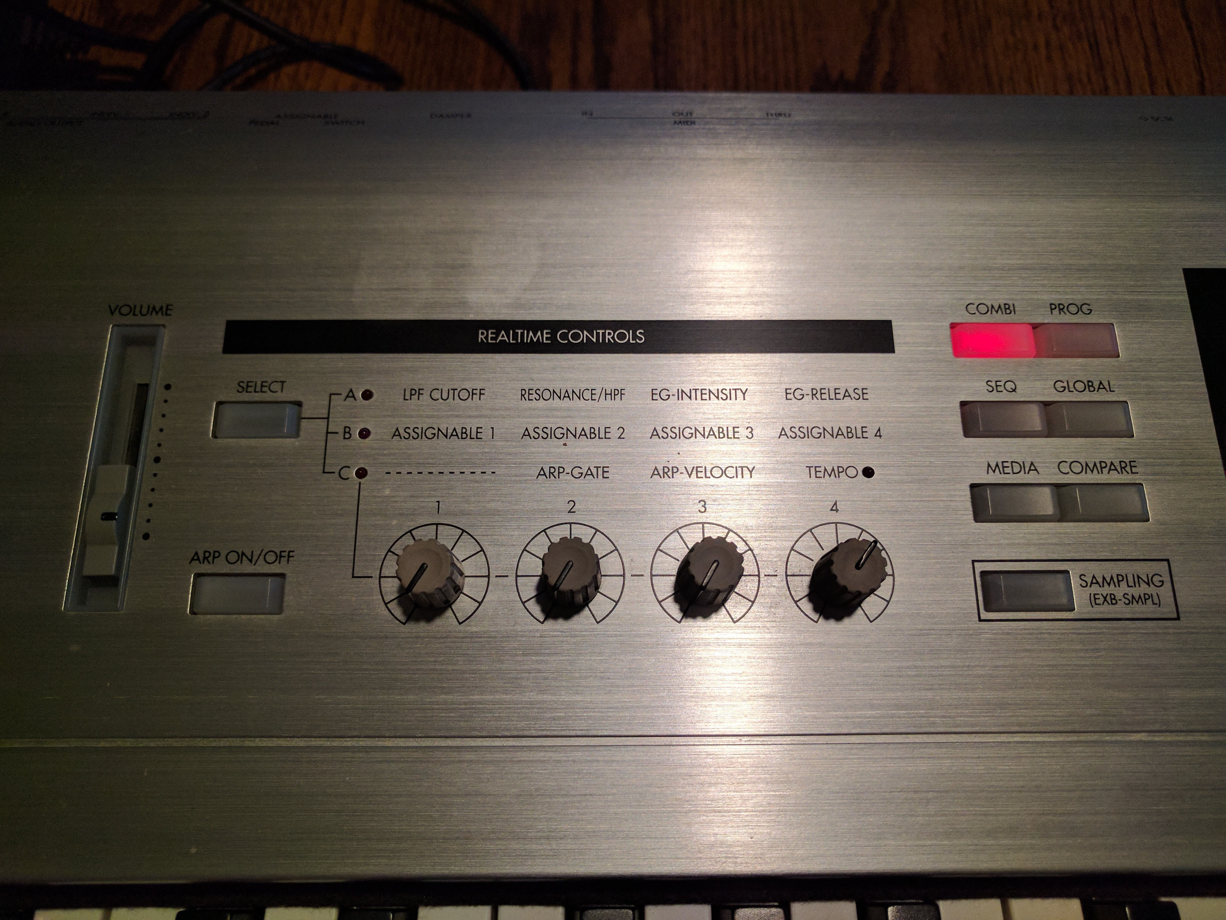 Korg Triton LE (88-key) photo gallery - Syntaur